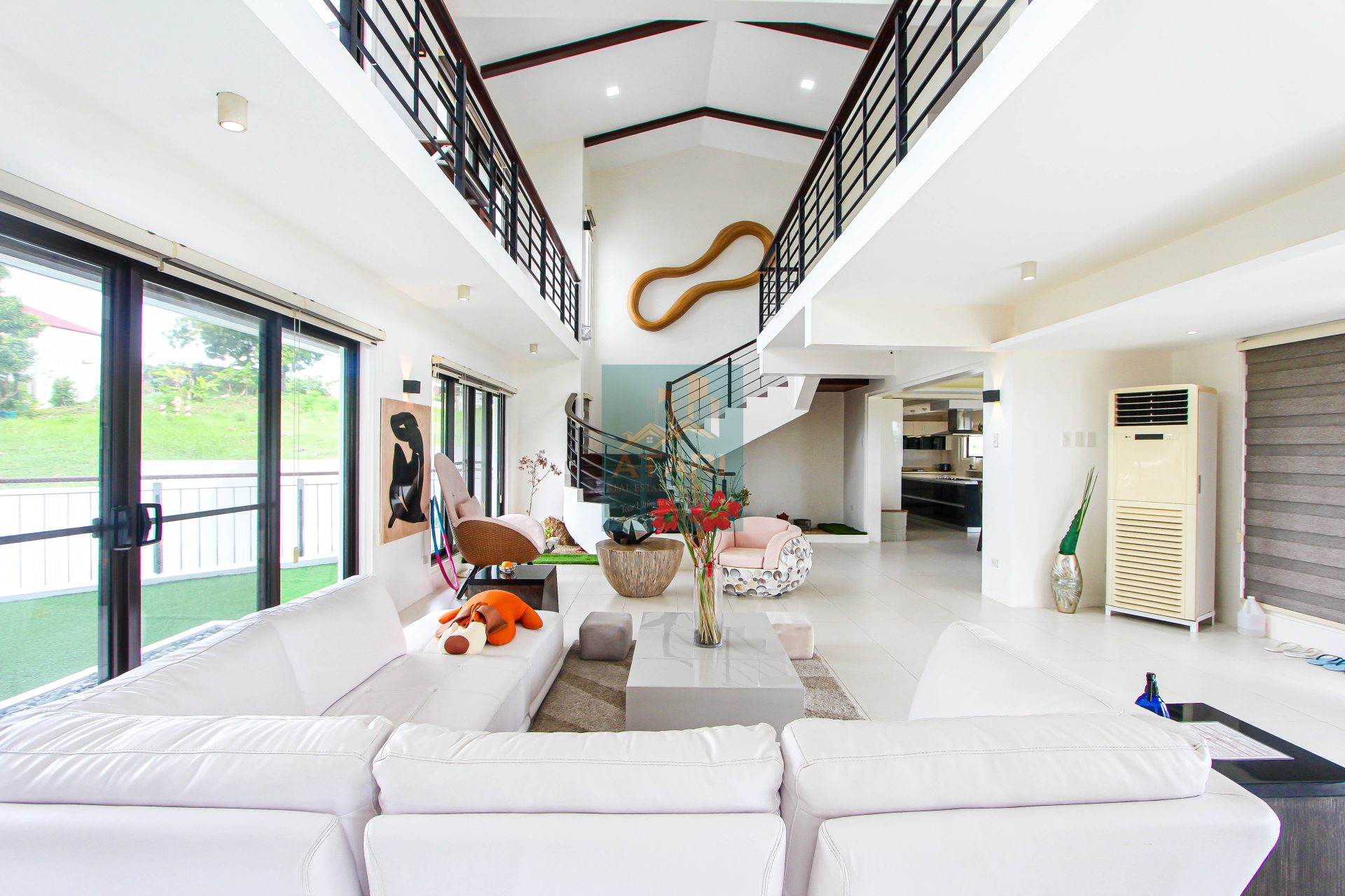Luxurious Seafront 5-Bedroom Mansion with Indoor Pool and Breathtaking ...