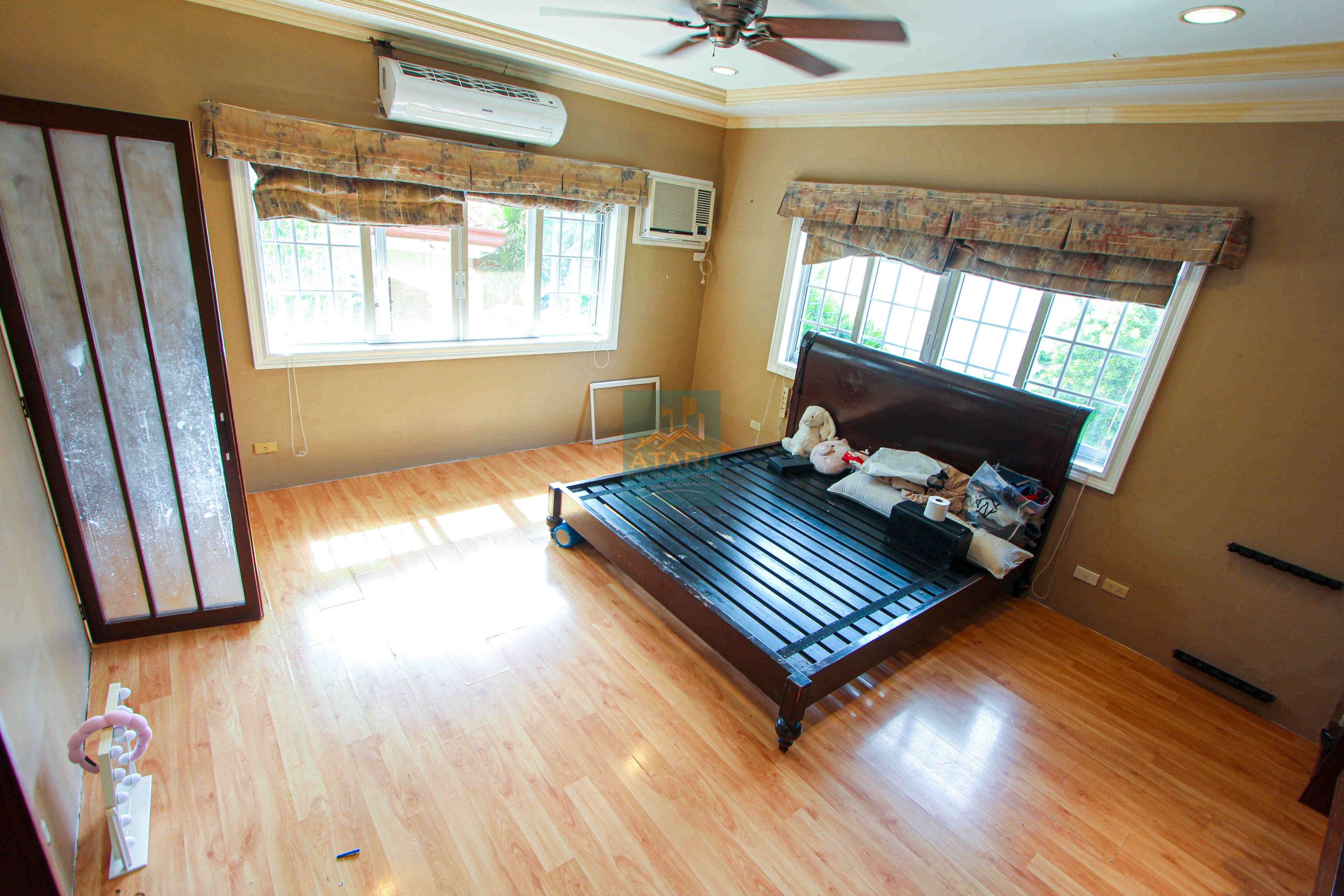 Spacious and Elegant 3BR Corner Villa Terrace House for Sale & Rent ...